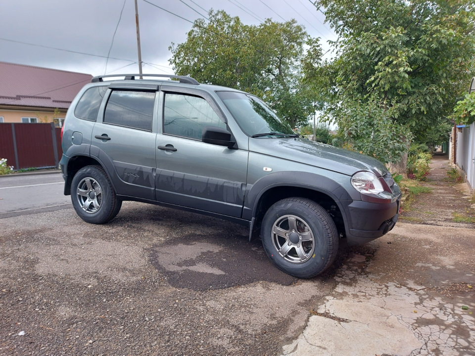 Рейлинги апс 163. — Chevrolet Niva GLX, 1,7 л, 2018 года | аксессуары ...