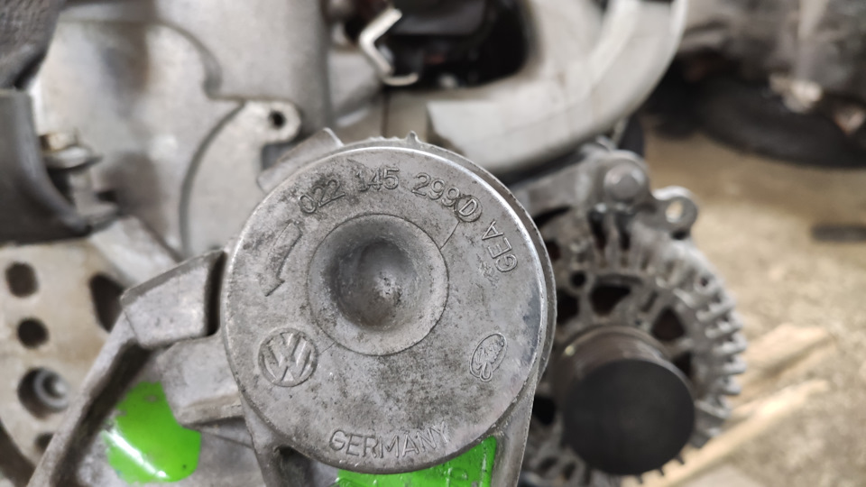 022145299D Натяжитель приводного ремня / AUDI, SEAT, VW 2.3/2.8/3.2-V6 ...