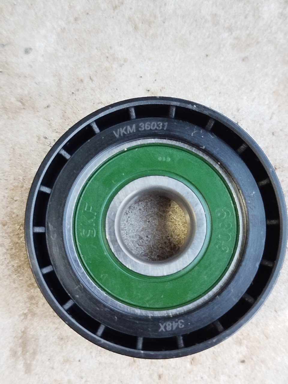 VKM36031 Паразитный / ведущий ролик, поликлиновой ремень SKF | Запчасти ...