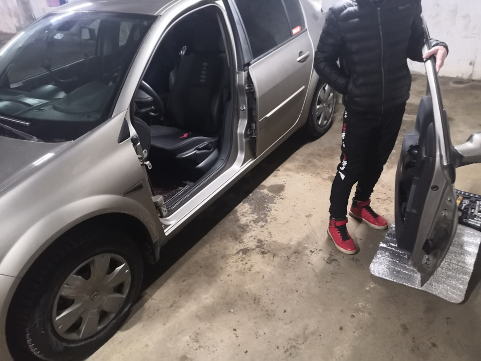 ⚒№180⚒ Замены петли двери водителя — Renault Megane II, 1,6 л, 2008 ...