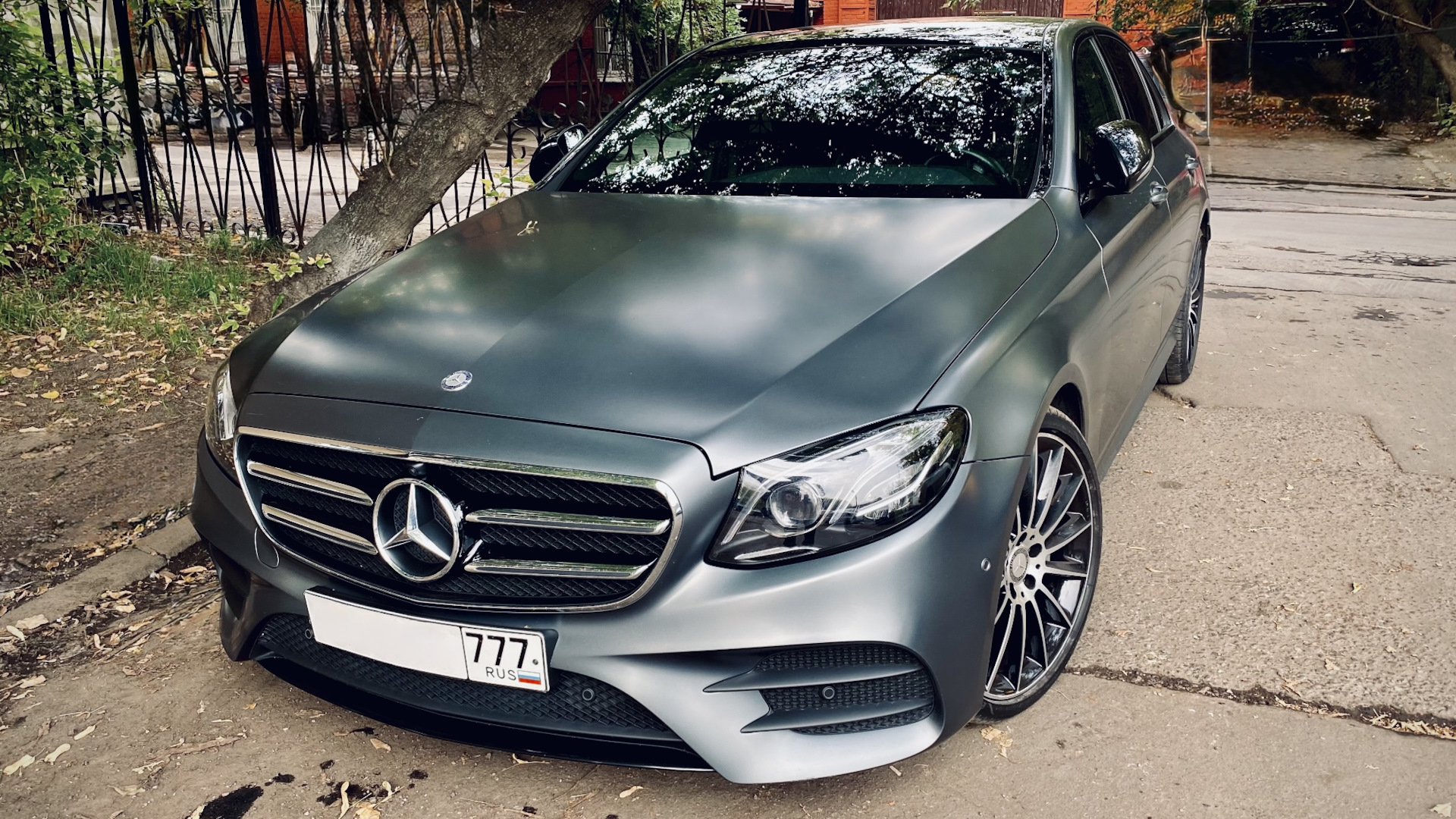 Mercedes-Benz E-Class (W213) 2.0 бензиновый 2017 | Designo серый ...