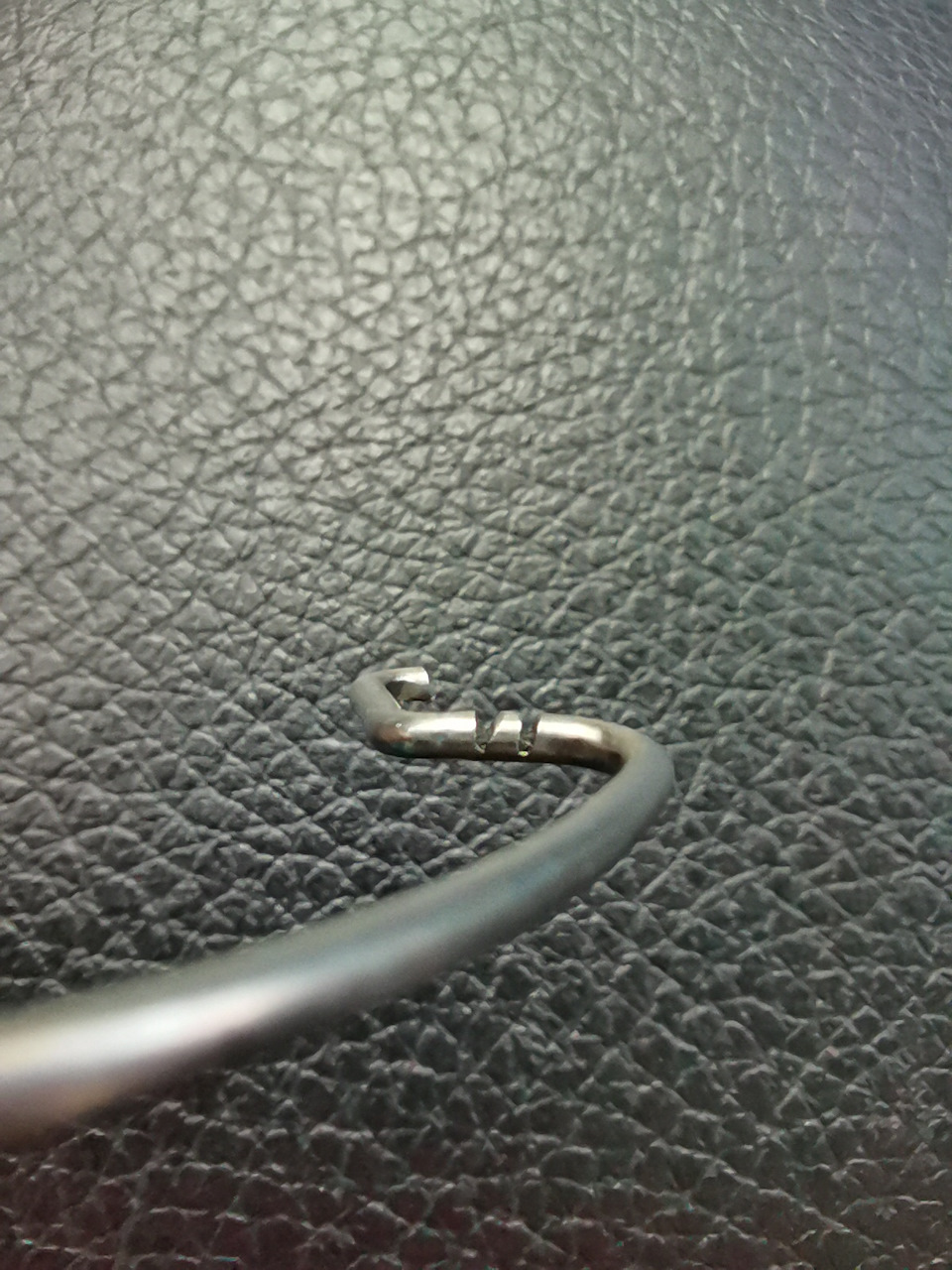 Фиксирующая пружина (скоба, стопор) трубки турбины n47b20. — BMW 5 ...