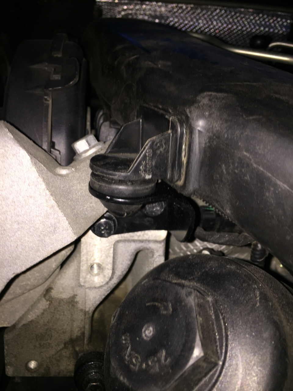 30741409 Кронштейн крепления патрубка Volvo | Запчасти на DRIVE2