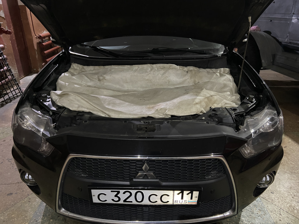 Установка газовых упоров — Mitsubishi Outlander XL, 2,4 л, 2010 года ...