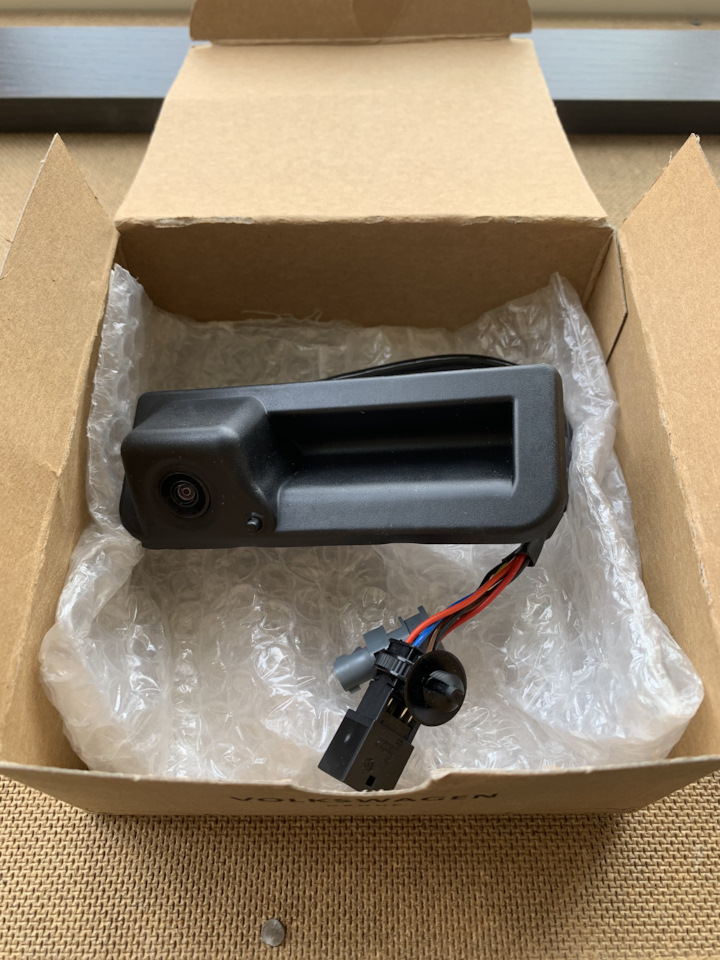 566827566A Кнопка открывания багажника с камерой VAG | Запчасти на DRIVE2