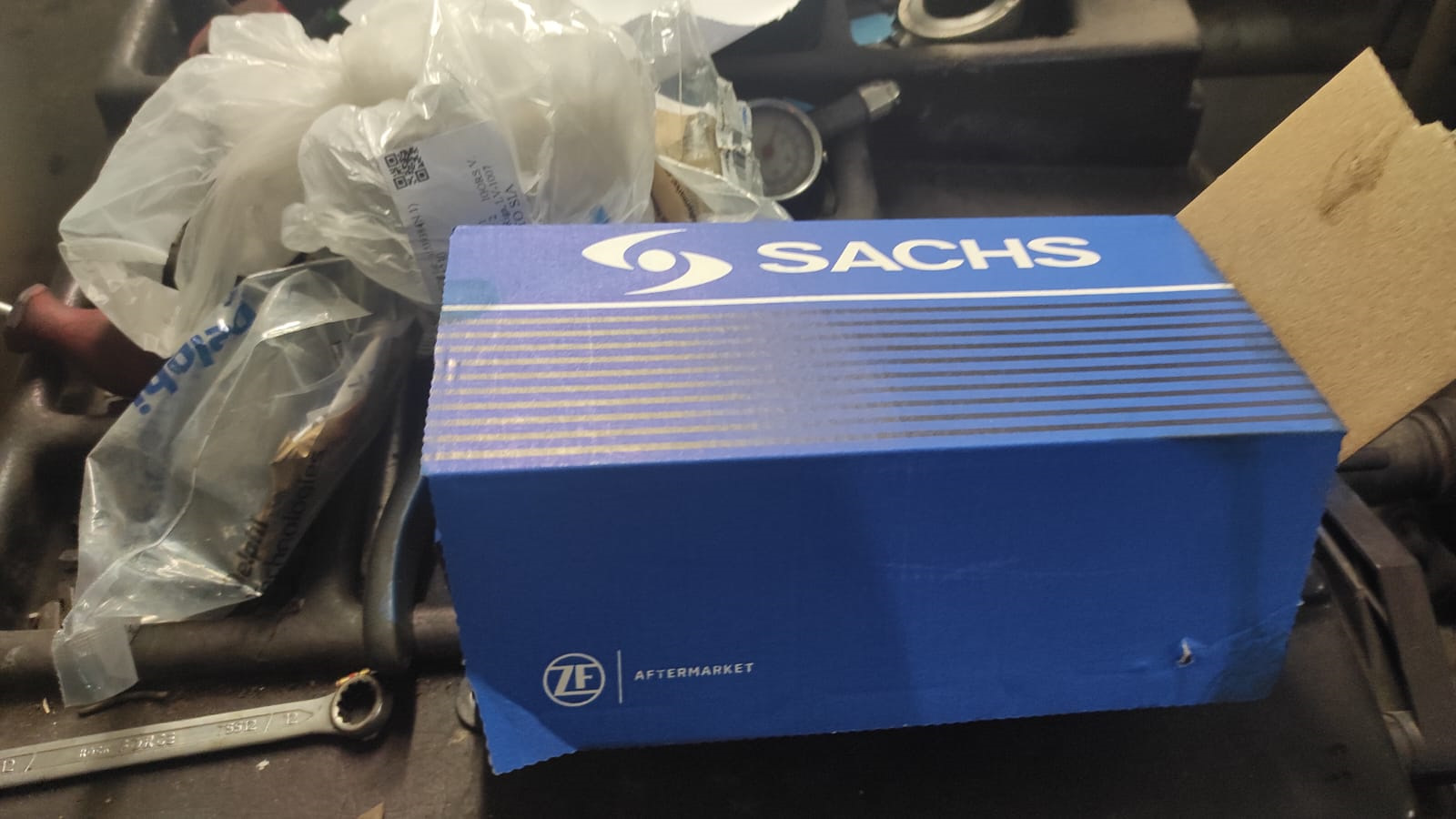 Цилиндры сцепления + пружинка — Volkswagen Golf Plus, 1,6 л, 2013 года ...