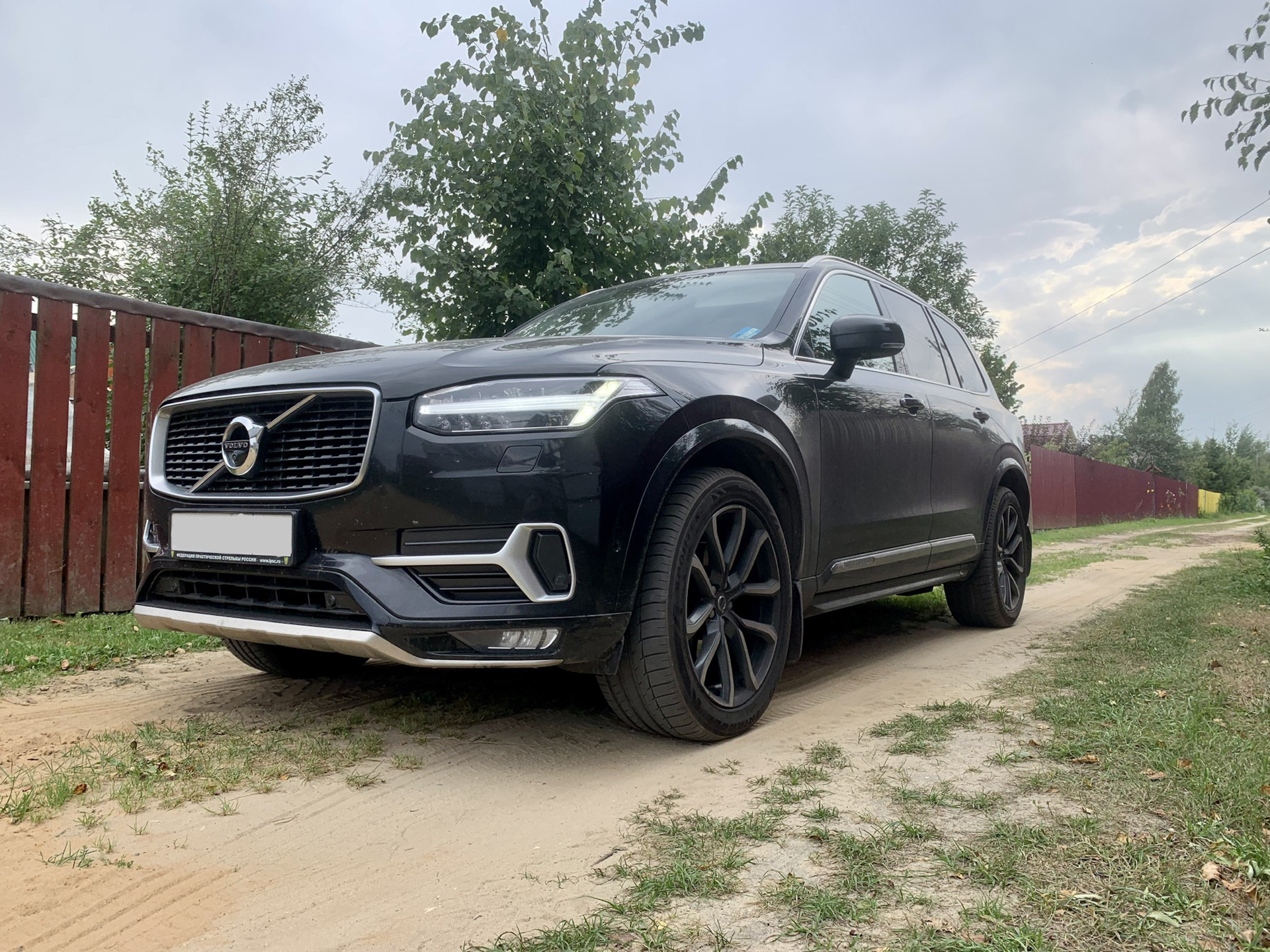 Вставки бампера R-design — Volvo XC90 (2G), 2 л, 2017 года | стайлинг ...