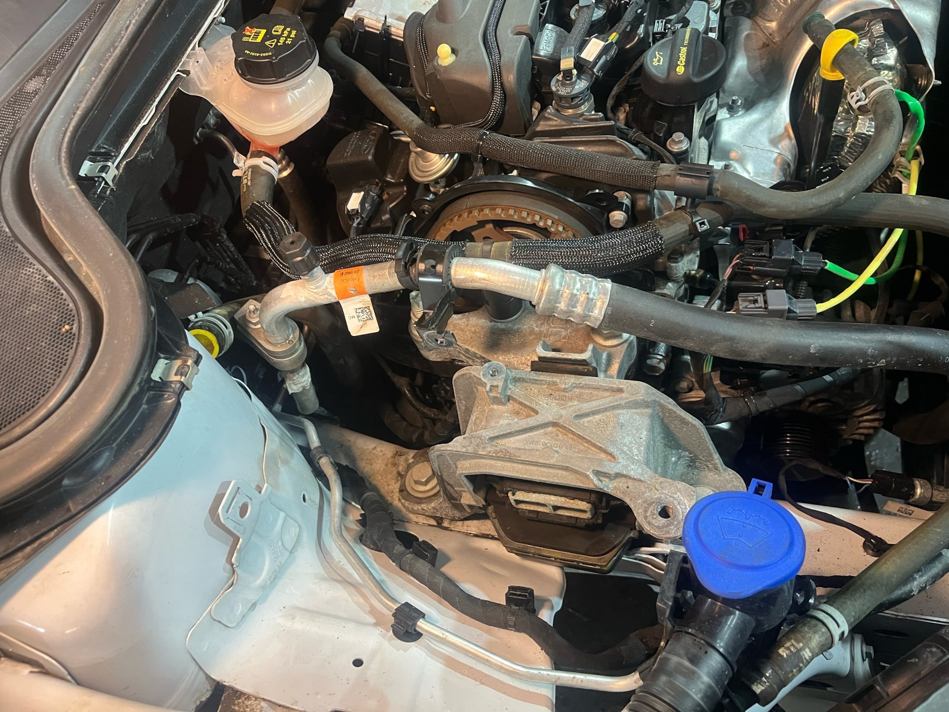 Замена ГРМ, воздушного фильтра + коды запчастей + фото работы — Ford ...