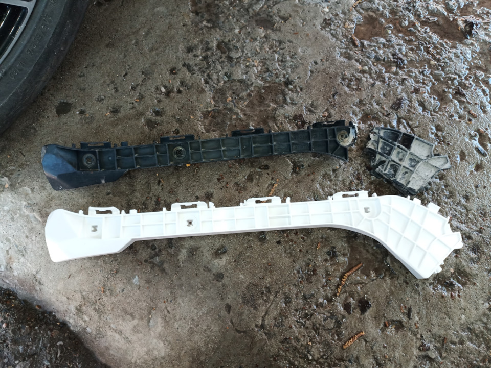 Провисание заднего бампера — Toyota Prius (30), 1,8 л, 2010 года ...