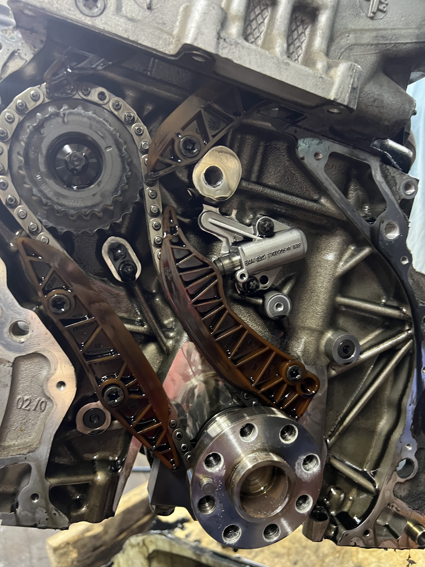 Ну вот дошли руки до своего автомобиля чтобы поменять цепи и вкладыши ...