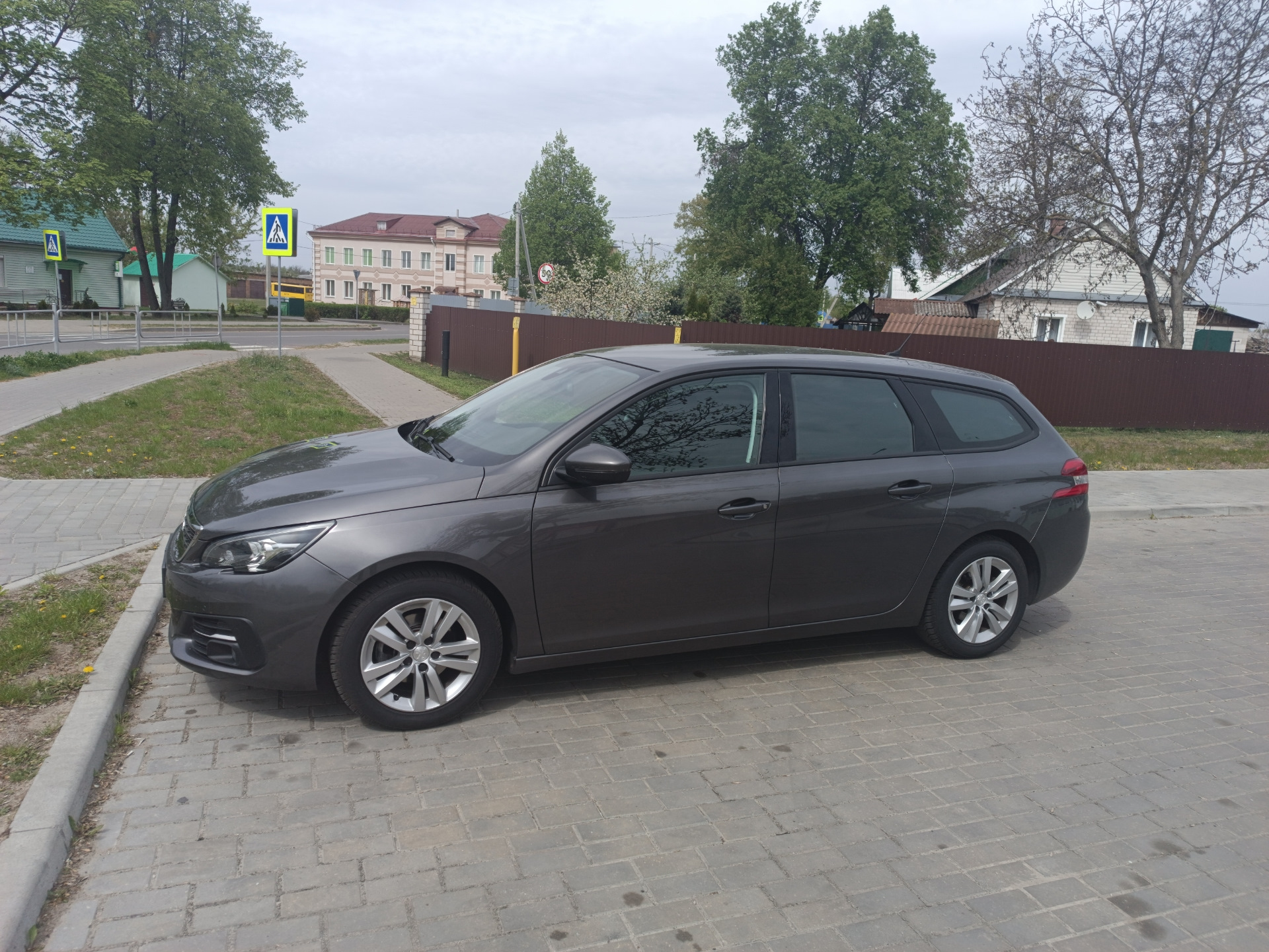 Продам. Предлагаем цену в л.с — Peugeot 308 SW (2G), 1,5 л, 2020 года ...