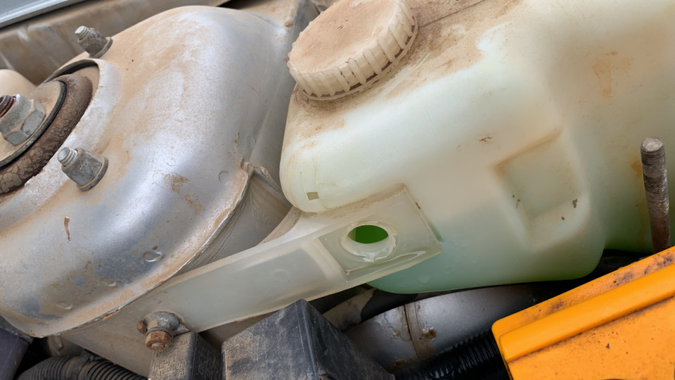 Бочок потик! — Lada Приора хэтчбек, 1,6 л, 2009 года | поломка | DRIVE2