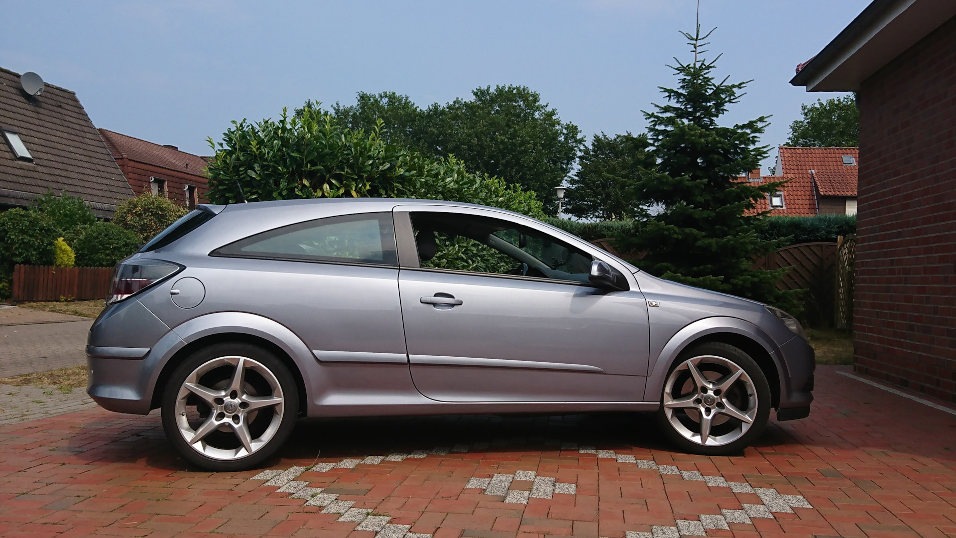Opel Astra H GTC 1.9 дизельный 2006 | на DRIVE2