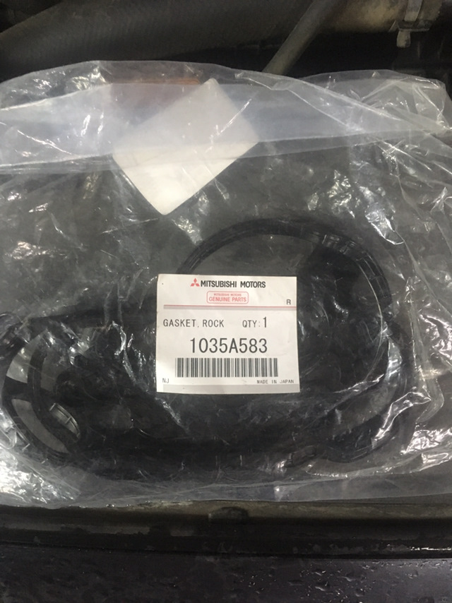 Прокладка клапанной крышки — Mitsubishi Lancer X, 1,8 л, 2008 года ...