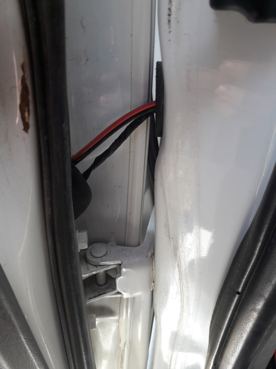 Резинки между кузовом и дверью — Toyota Hilux (7G), 2,5 л, 2008 года ...