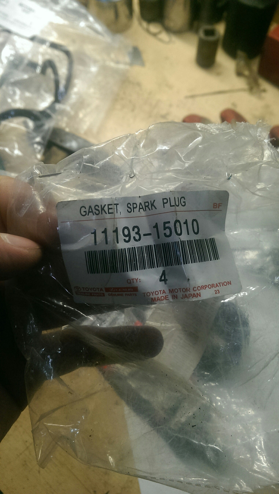 Течь клапанной крышки — Toyota Corolla (110), 1,3 л, 1999 года | своими ...