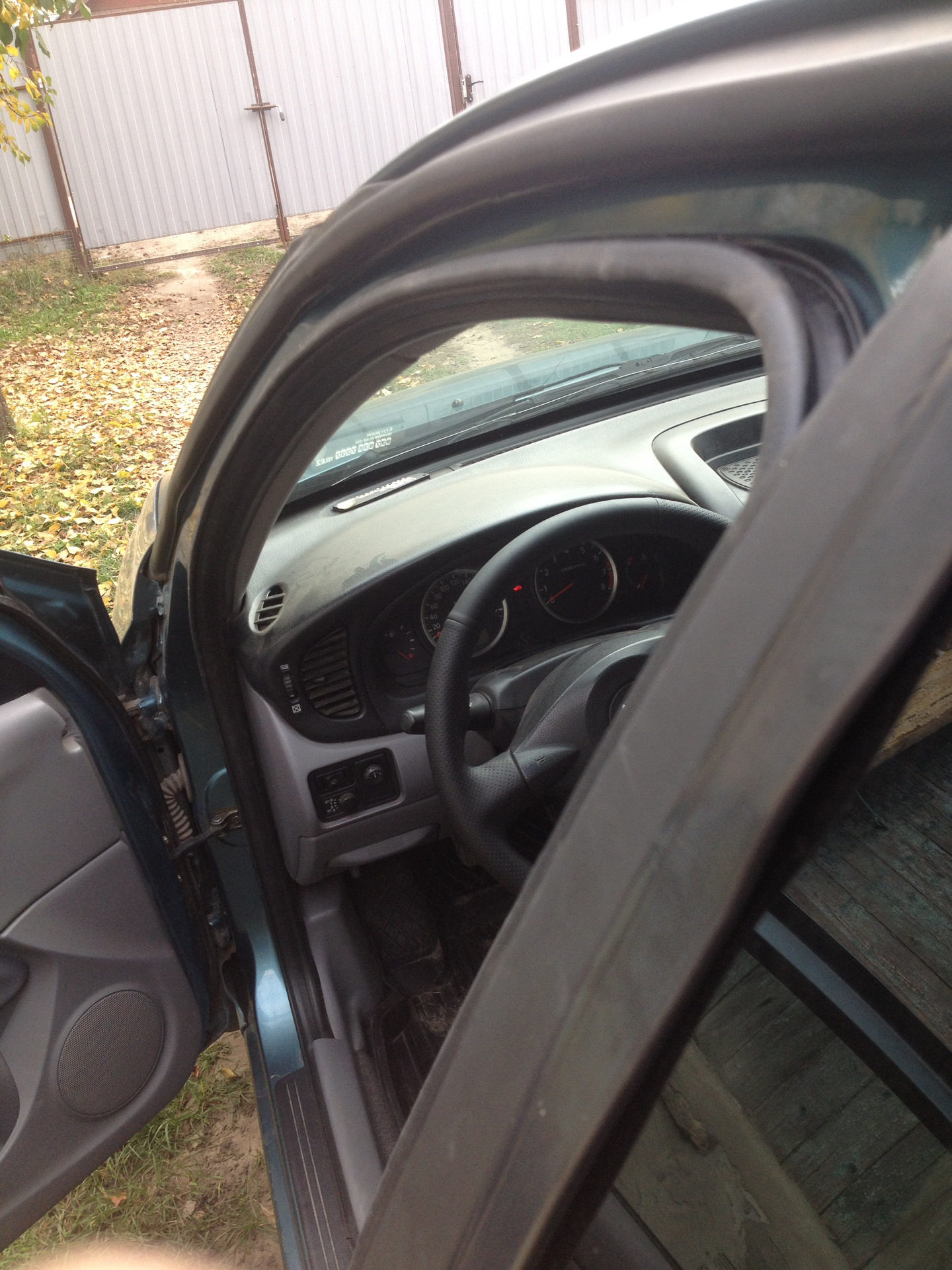 50. Уплотнители дверей. — Nissan Almera II (N16), 1,5 л, 2004 года ...