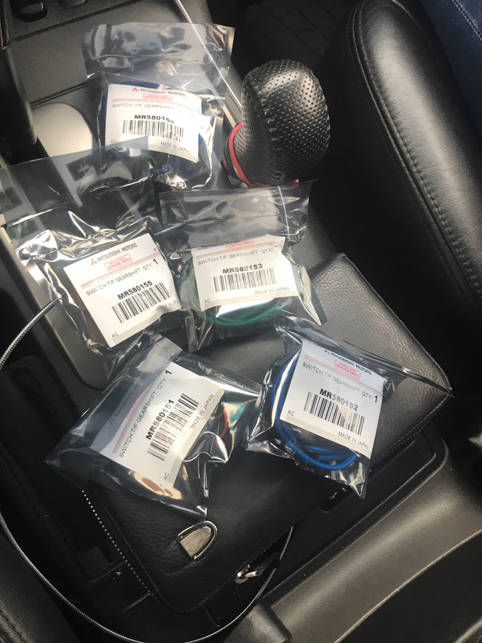 MR580155 ДАТЧИК ЛАМПЫ ПЕРЕМЕЩ.РУЧКИ РАЗДАТ.КОРО Mitsubishi | Запчасти ...