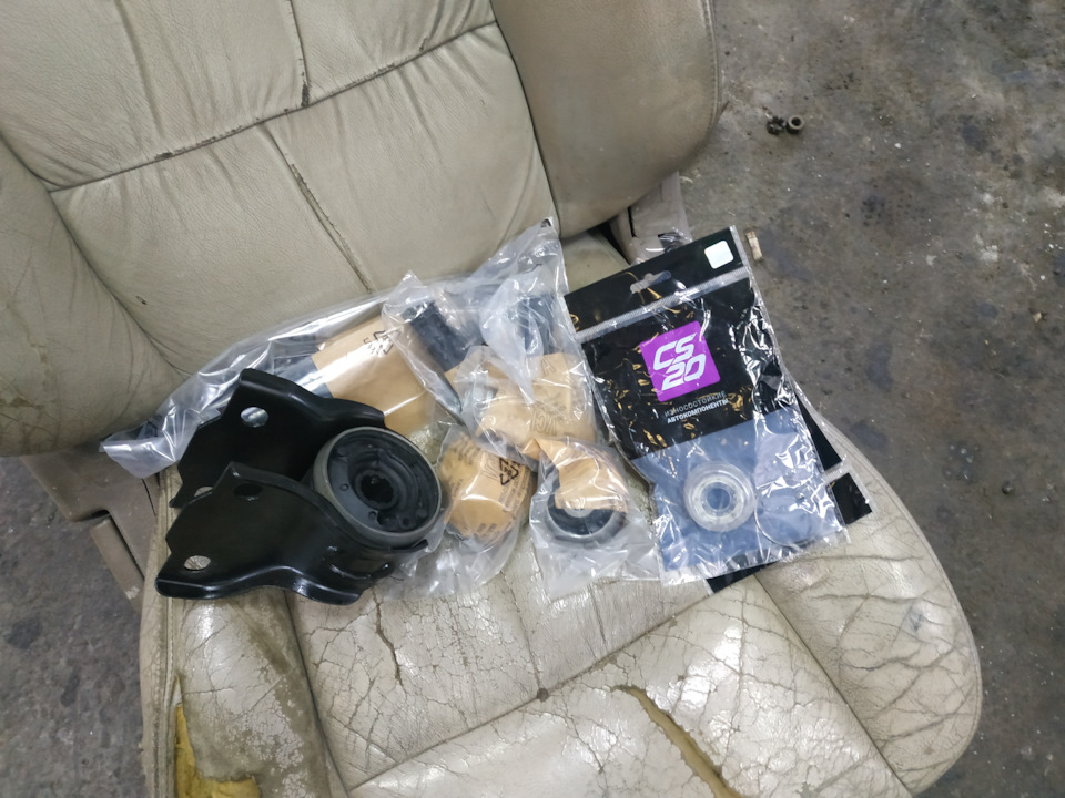 Подушка ДВС — Ford Mondeo IV, 2,3 л, 2009 года | запчасти | DRIVE2