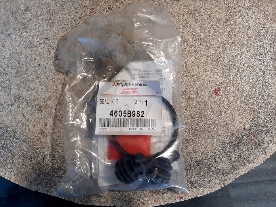 Замена переднего пыльника на поршне суппорта. — Mitsubishi Outlander ...