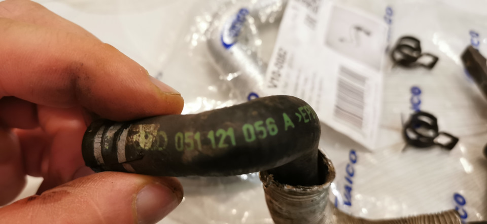 051121056A Шланг системы охлаждения двигателя / Seat, VW 1.6/1.8 ~01 ...