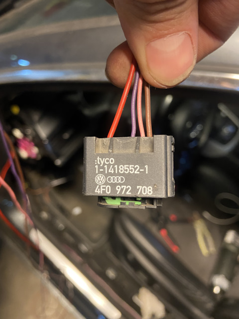 4F0972708 Корпус плоского разъ VAG | Запчасти на DRIVE2