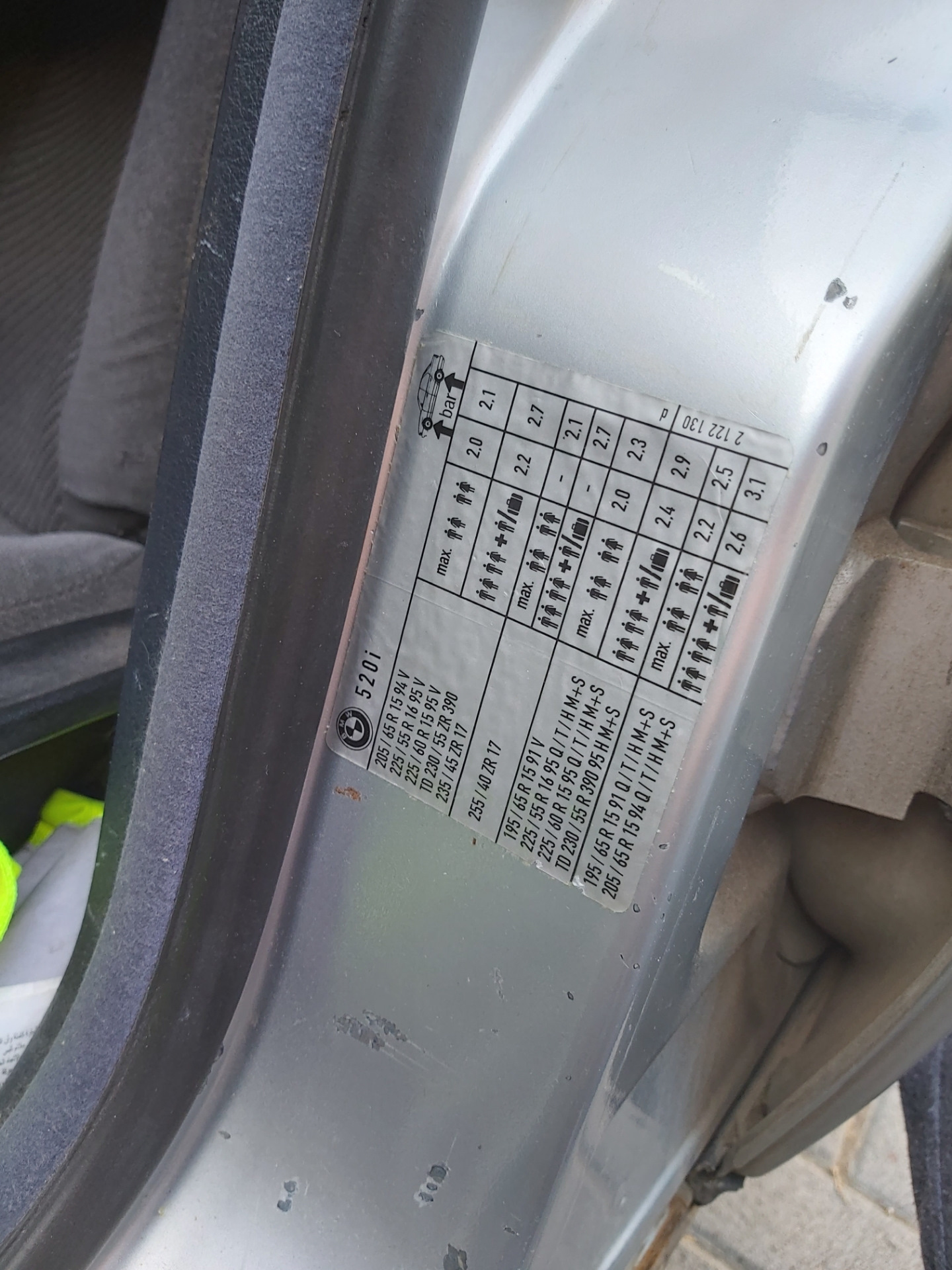 Наклейка таблицы давления в шинах — BMW 5 series (E34), 3,2 л, 1996 ...