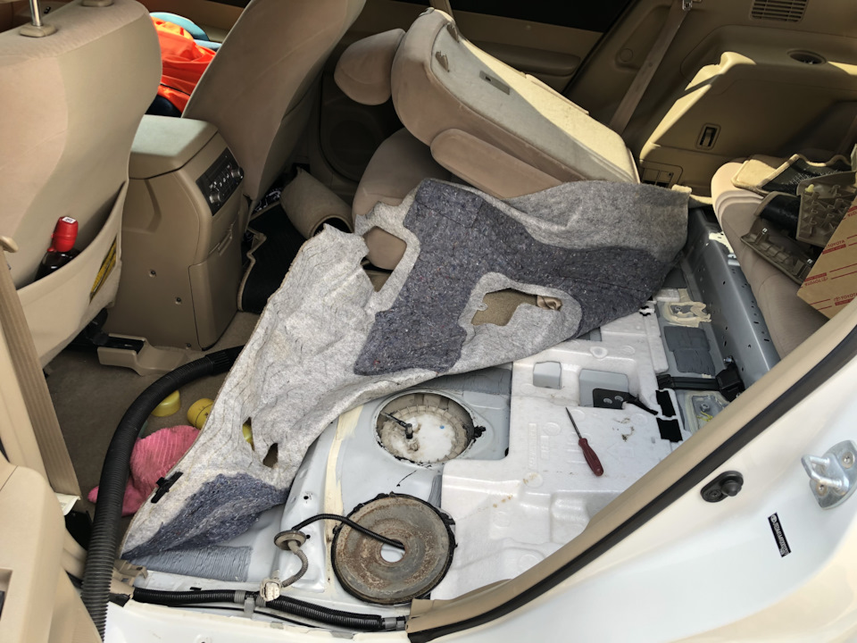 топливный фильтр — Toyota Highlander (XU40), 2,7 л, 2008 года | своими ...