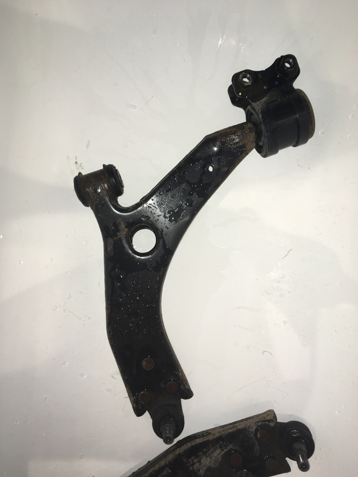 1570284 Рычаг передней подвески толстый палец-правый / C-Max, Focus II ...