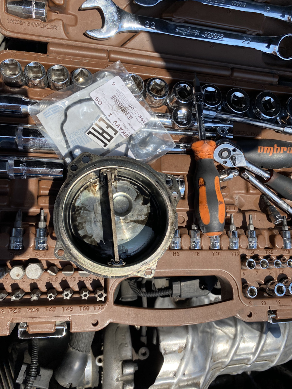 Течь вакуумного насоса. — Opel Insignia (1G), 2 л, 2009 года | своими ...