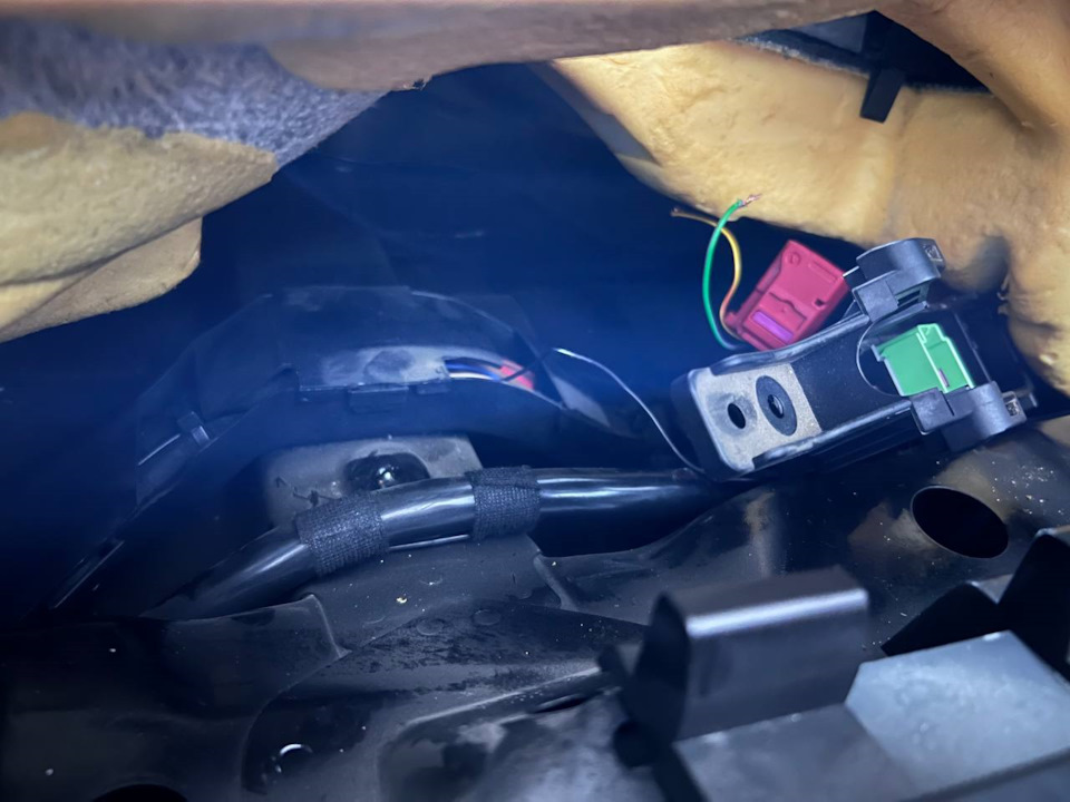 #11 Установка подсветки в дверные карты и задних ног пассажиров — Audi ...
