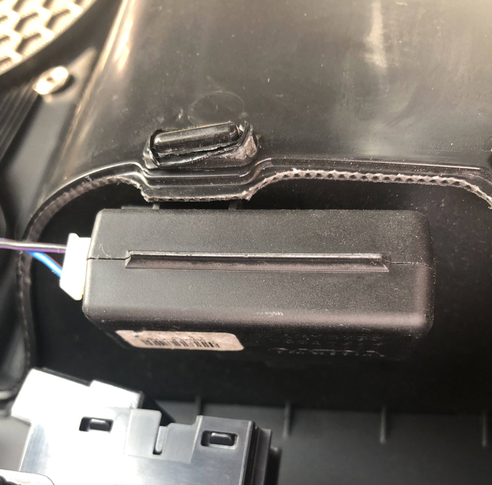 Door storage pockets iIlluminated. — Volvo XC70 III, 3 л, 2012 года ...