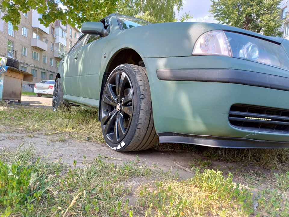 Плавник + наклейки на резину — Skoda Octavia A4 Mk1, 1,8 л, 2003 года ...