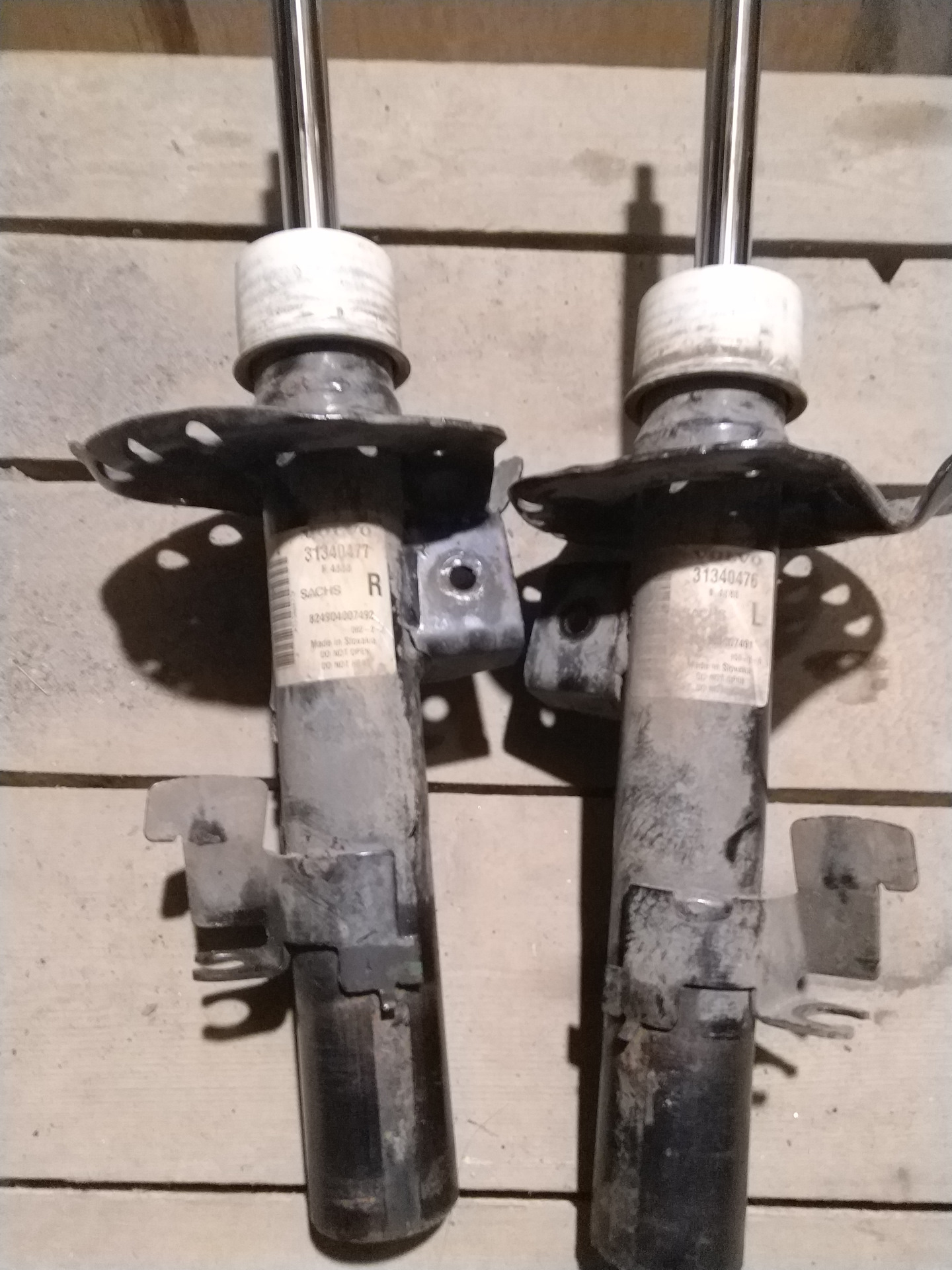 Замена передних амортизаторов — Volvo XC60 (1G), 2,4 л, 2012 года ...