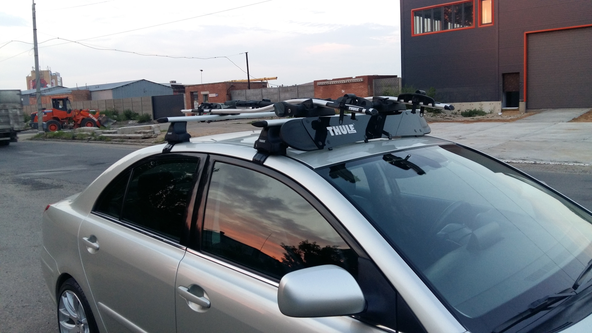 Thule 871 (Replica) — Toyota Avensis II, 1,8 л, 2004 года | аксессуары ...