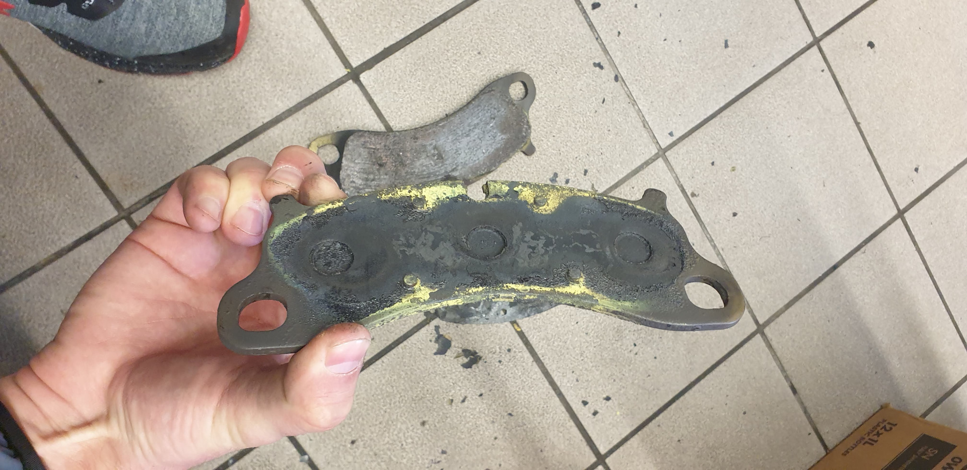 Замена тормозных колодок — Porsche Cayman (981), 3,8 л, 2015 года ...