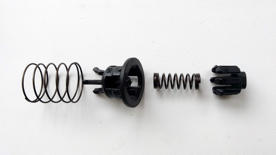 [Запчасти] Клапан масляного фильтра Corsa D — Opel Corsa D, 1,4 л, 2008 ...