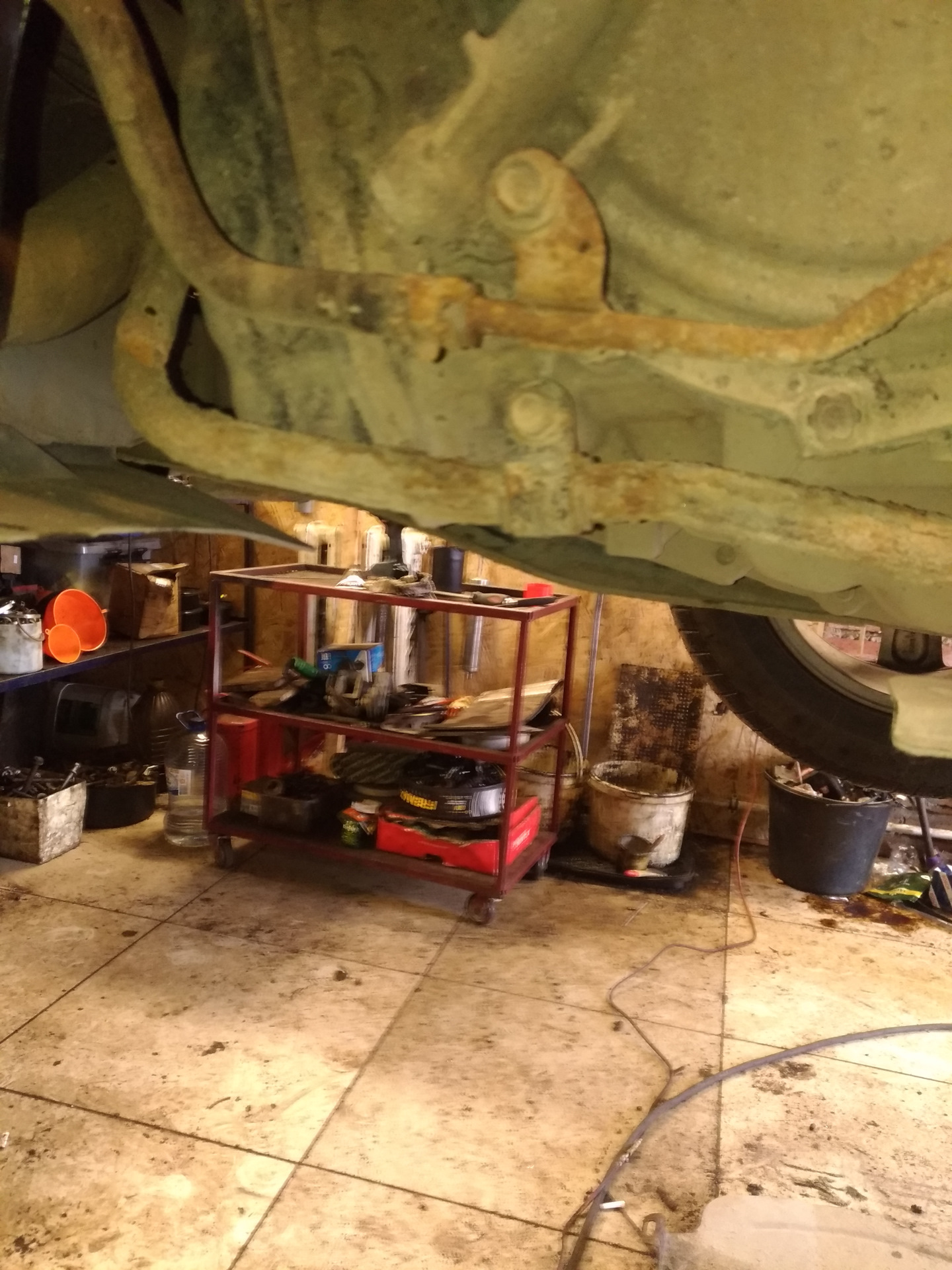 Замена трубки системы охлаждения — Mitsubishi Outlander XL, 3 л, 2008 ...