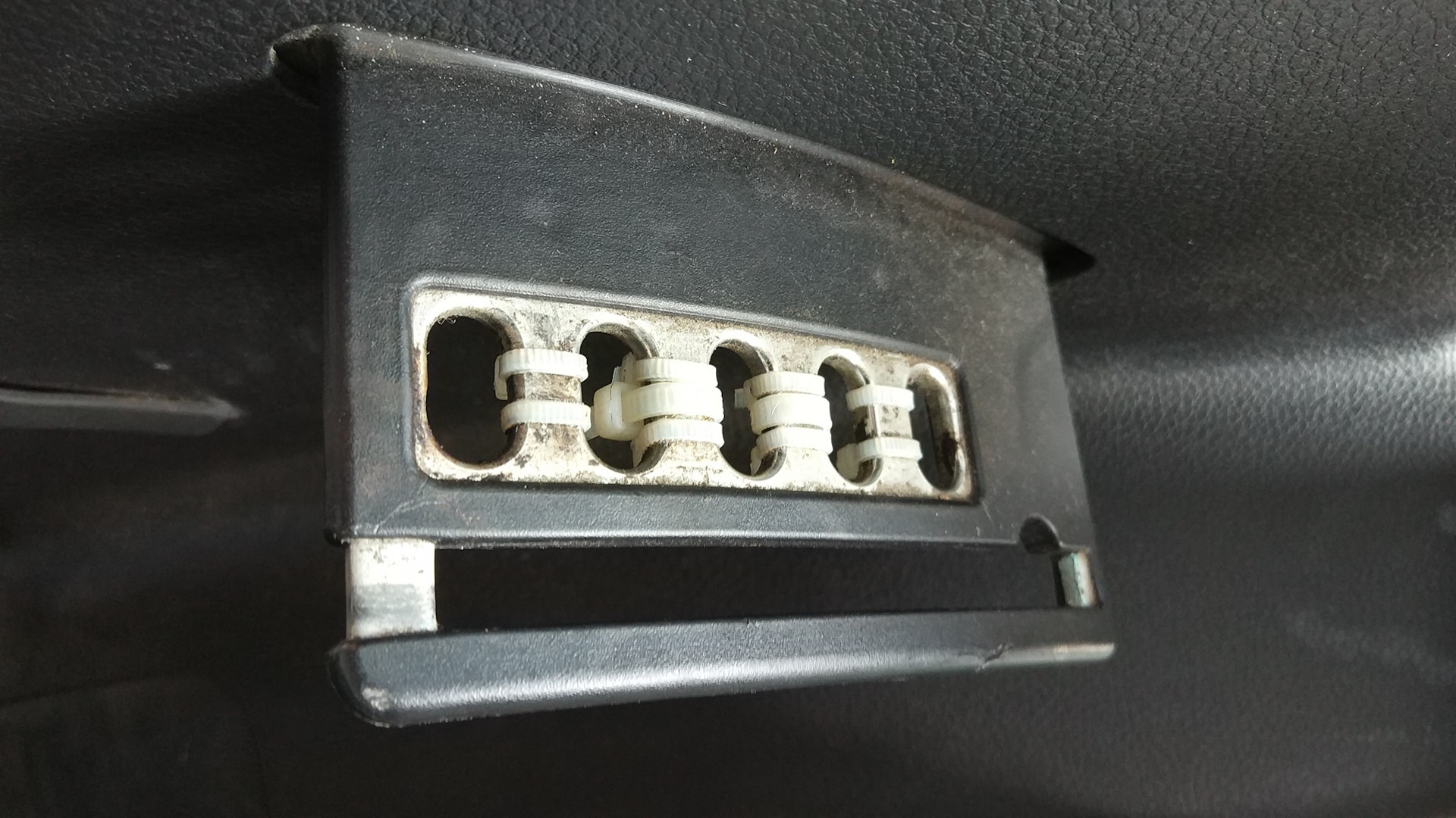 Устраняем стук заднего сидения — Nissan X-Trail II (t31), 2 л, 2008 ...