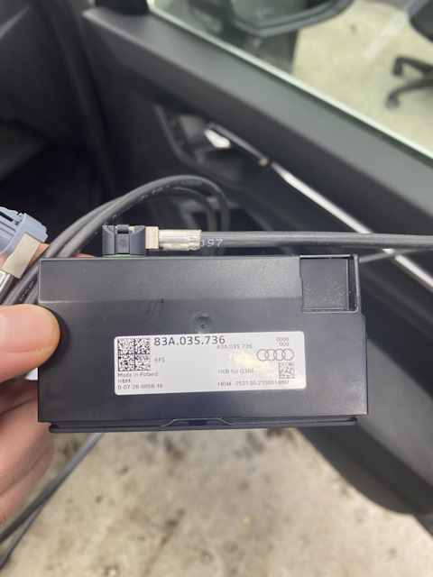 83A035736 Двухпортовый USB-хаб VAG | Запчасти на DRIVE2