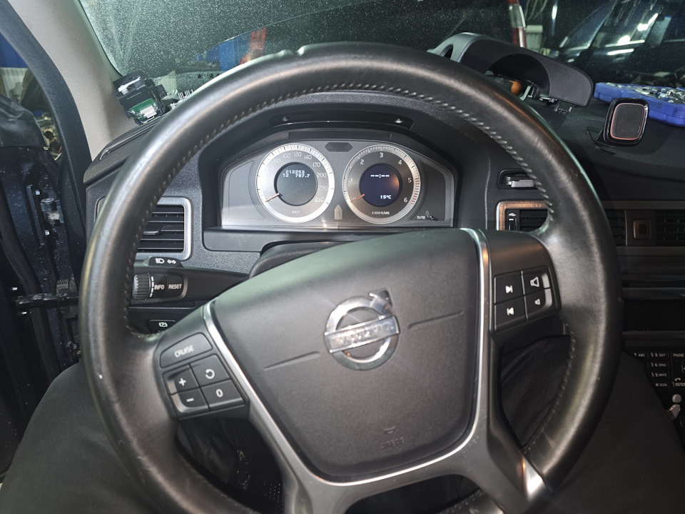 Установка рестайлингового руля на Вольво XC70-2 S80-2 — Topvag-Volvo на ...