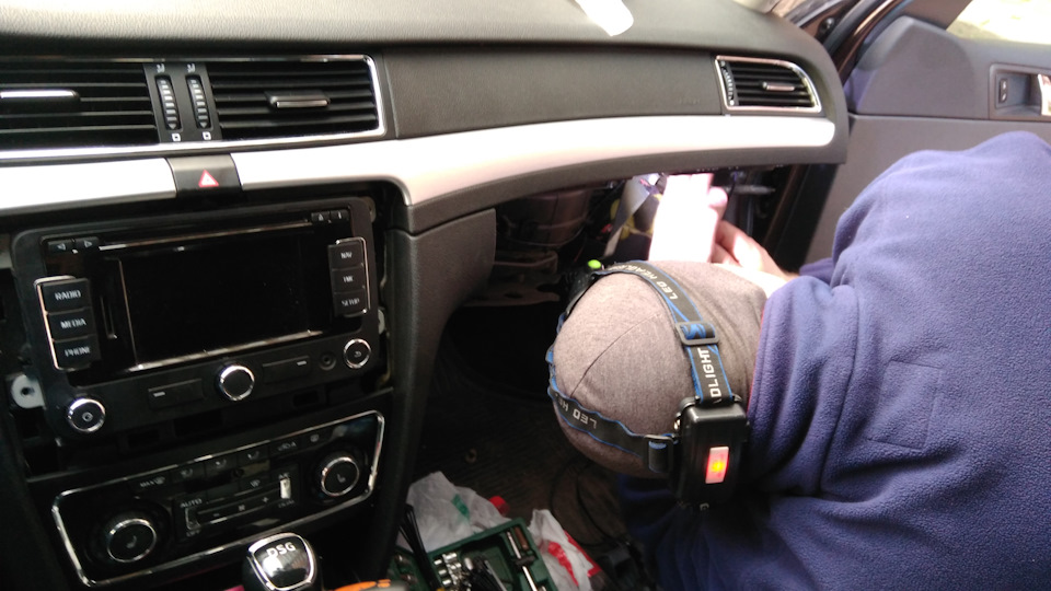 Микрофон глубоко в Магнитофон — Skoda Superb Mk2, 1,8 л, 2013 года ...