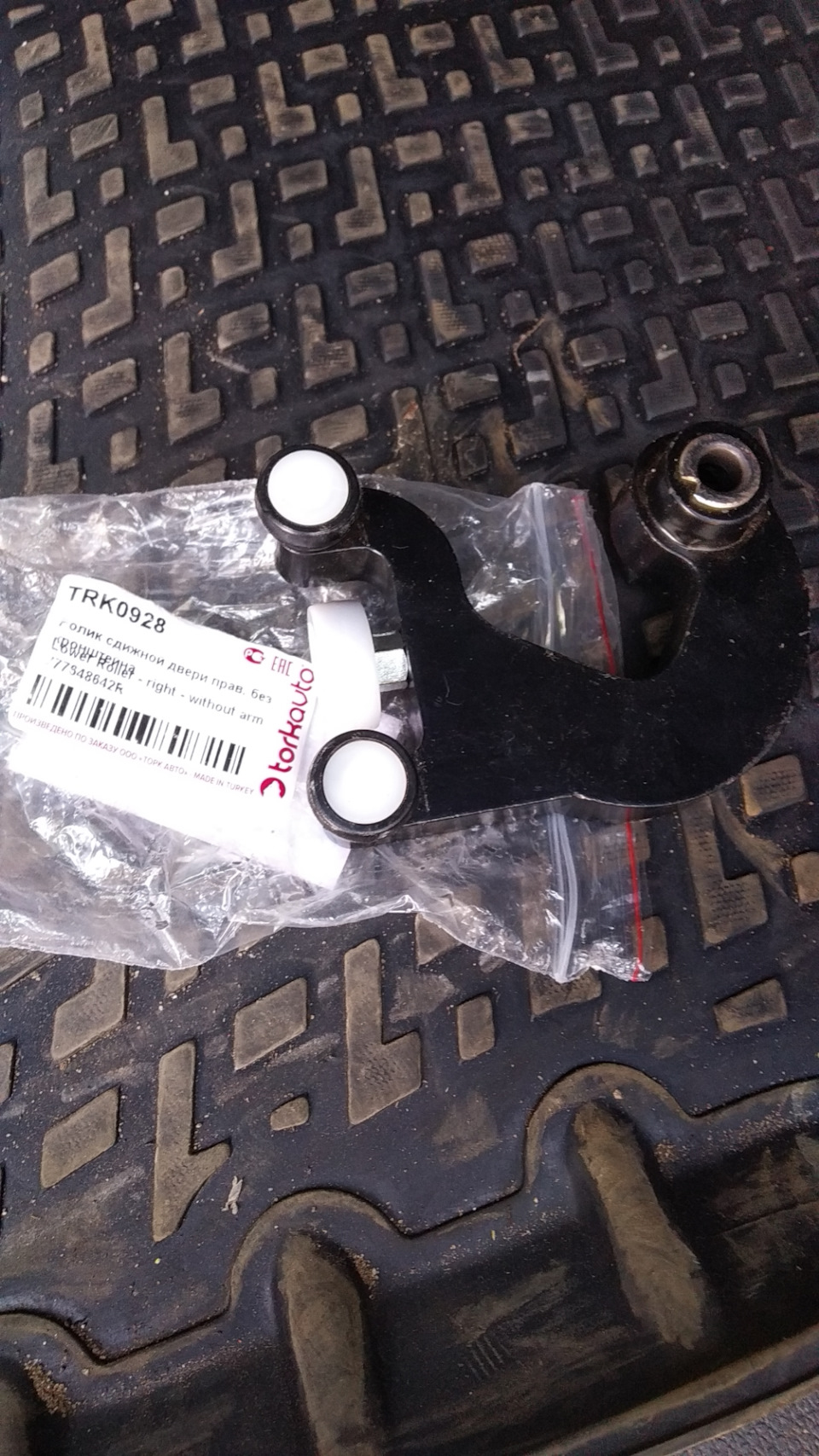 TRK0928 Ролик сдвижной двери прав. без кронштейна Мастер III TORK ...