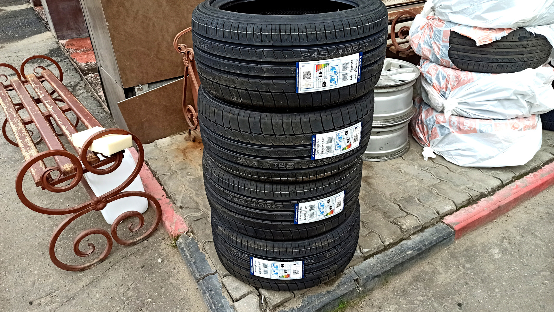 Новые летние шины. 245/40 r17. — Audi 100 (C3), 2,2 л, 1990 года | шины ...