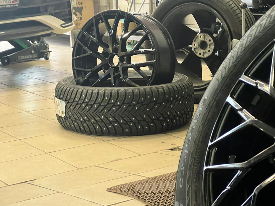 Переобулся R19 235/55 Nokian Hakkapeliitta 10p — Geely Monjaro, 2 л ...