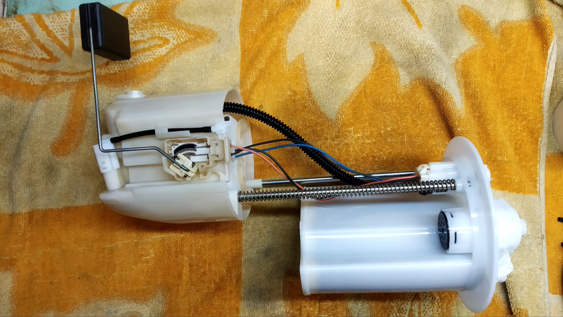 Замена топливного фильтра — Toyota Yaris (p2), 1,3 л, 2008 года ...