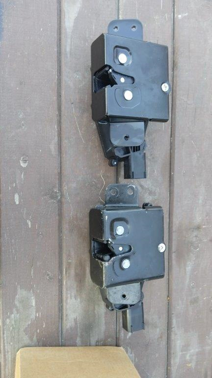 Замена замка двери багажника 13503467 — Cadillac SRX (2G), 3 л, 2011 ...