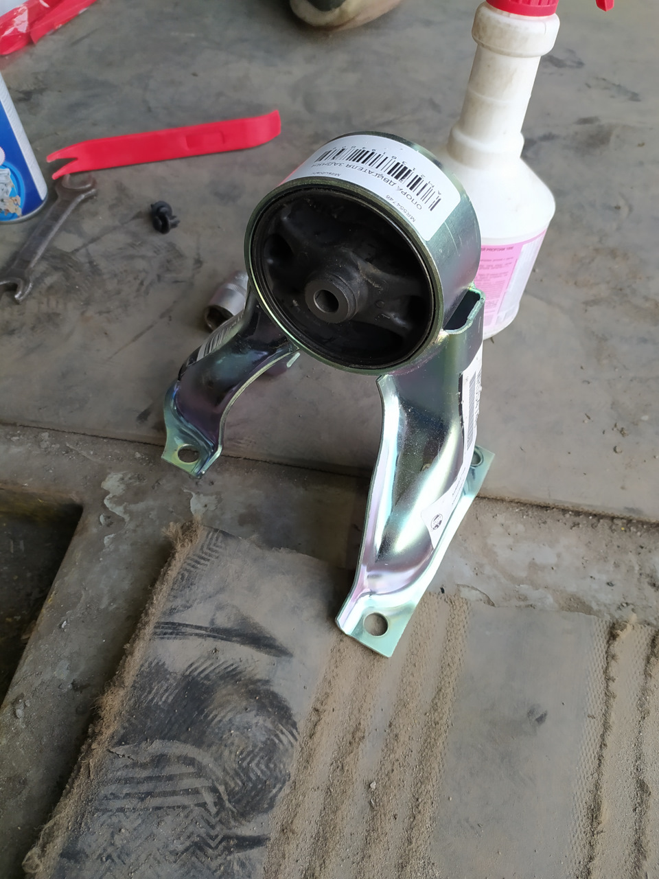 Замена подушек двигателя (передняя и задняя) — Mitsubishi Lancer IX, 1 ...