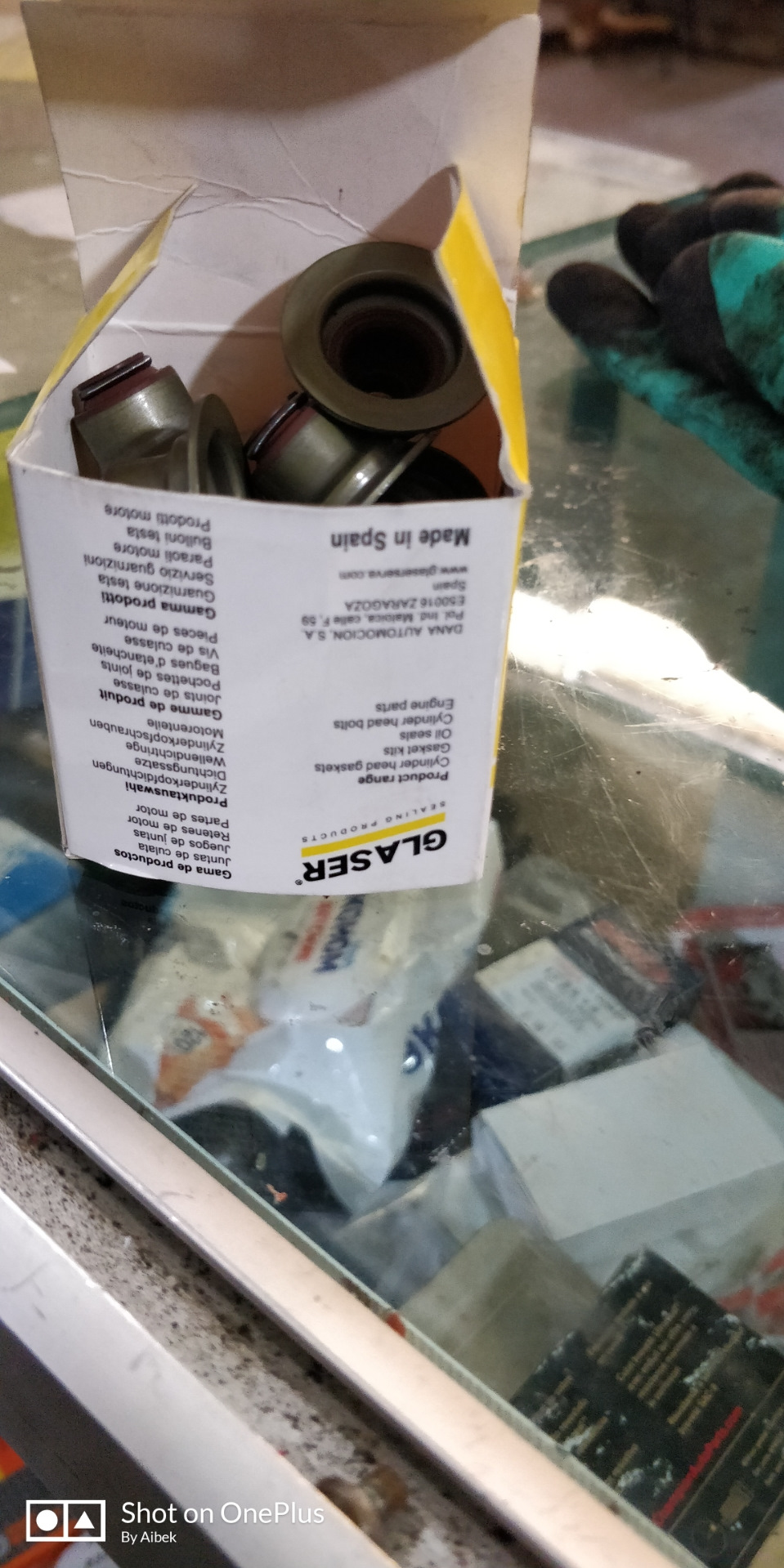 Здорово пацаны. Тут такое дело. Кто какие ставил запчасти. А то потёк ...