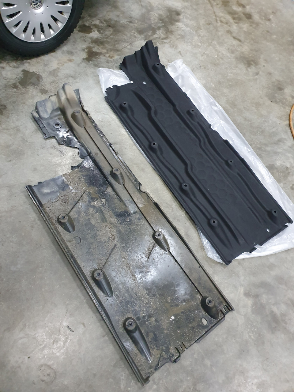 Замена антигравийной защиты днища — Volkswagen Passat B6, 1,8 л, 2009 ...